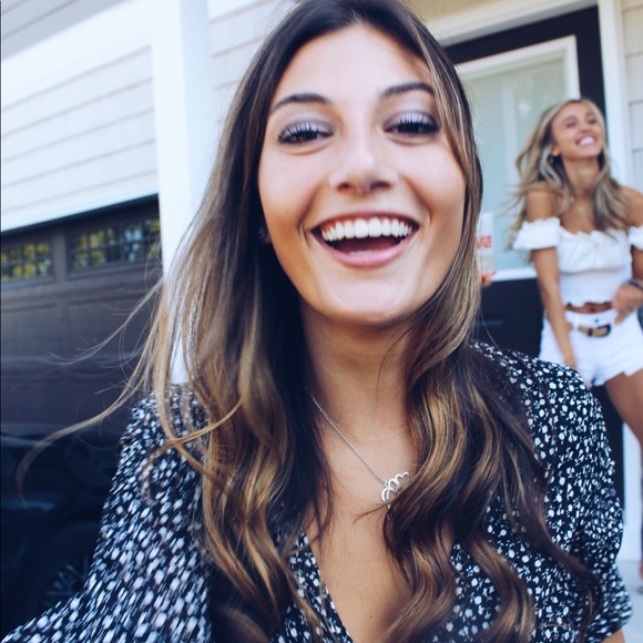 Delaney's Closet (@delaneymilo) | Poshmark